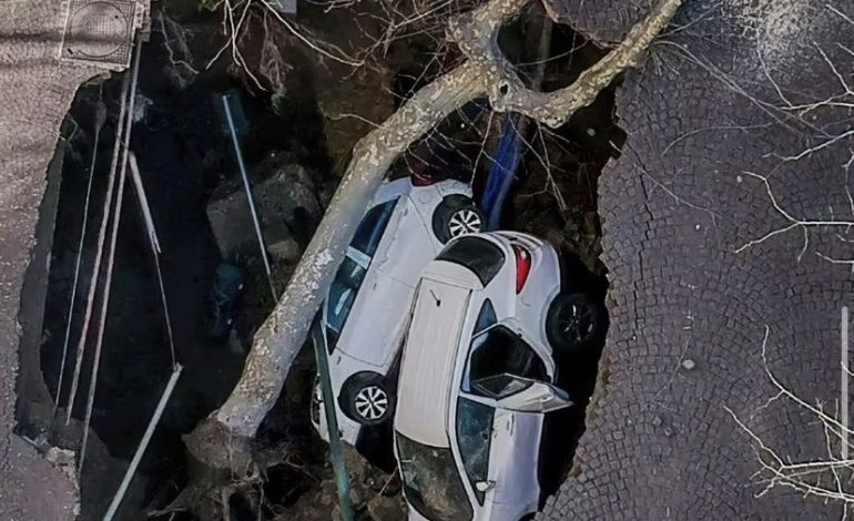 Panik në Itali! Hapet një gropë që thith makinat – Albania Web