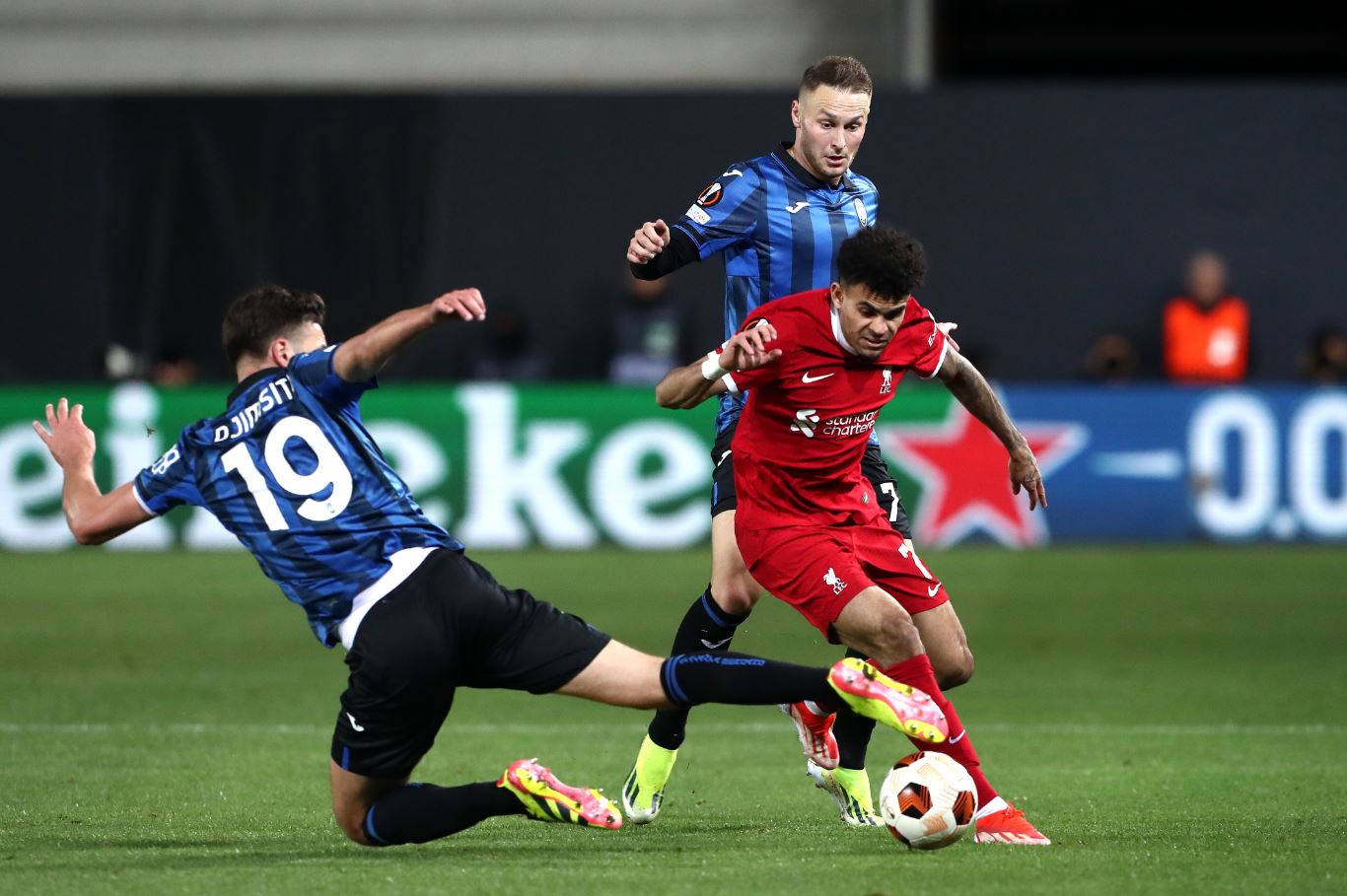 Futi në “xhep” Salah me shokë, UEFA nderon Berat Gjimshitin, zgjidhet ...